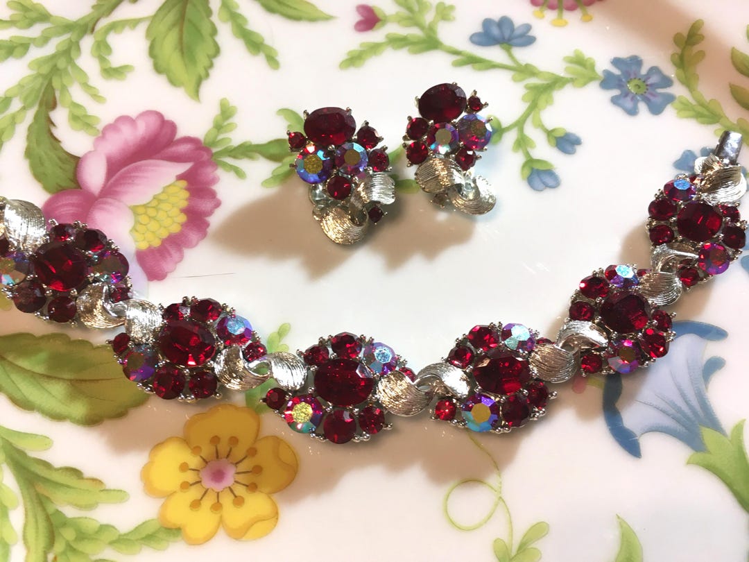 Vintage LISNER Ruby Red and Red Aurora Borealis Rhinestones Bracelet ...