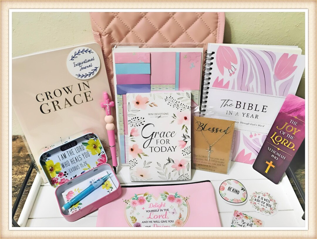 Deluxe Christian Bible Study Gift Box for Women - Bible in A Year 52 ...