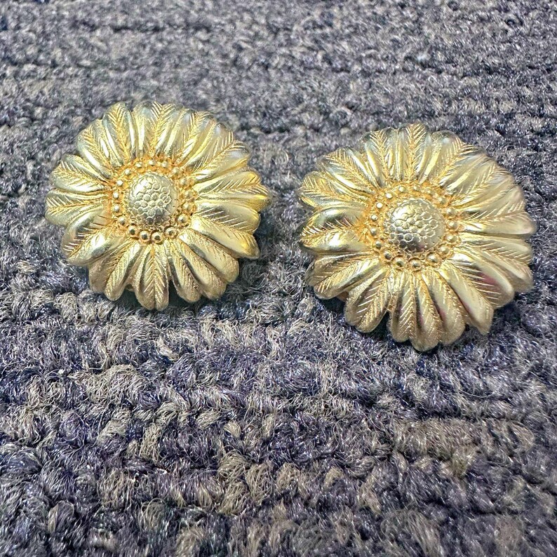 Vintage Signed Monet Sunflower Gold Tone Clip Earrings - Etsy