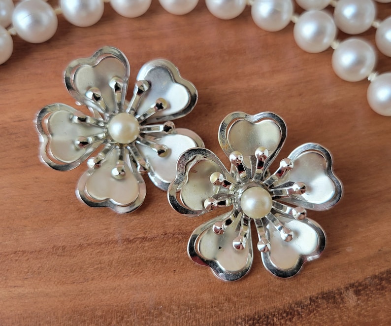 Vintage Silver and Pearl Flower Clip-on Earrings With Pearl - Etsy