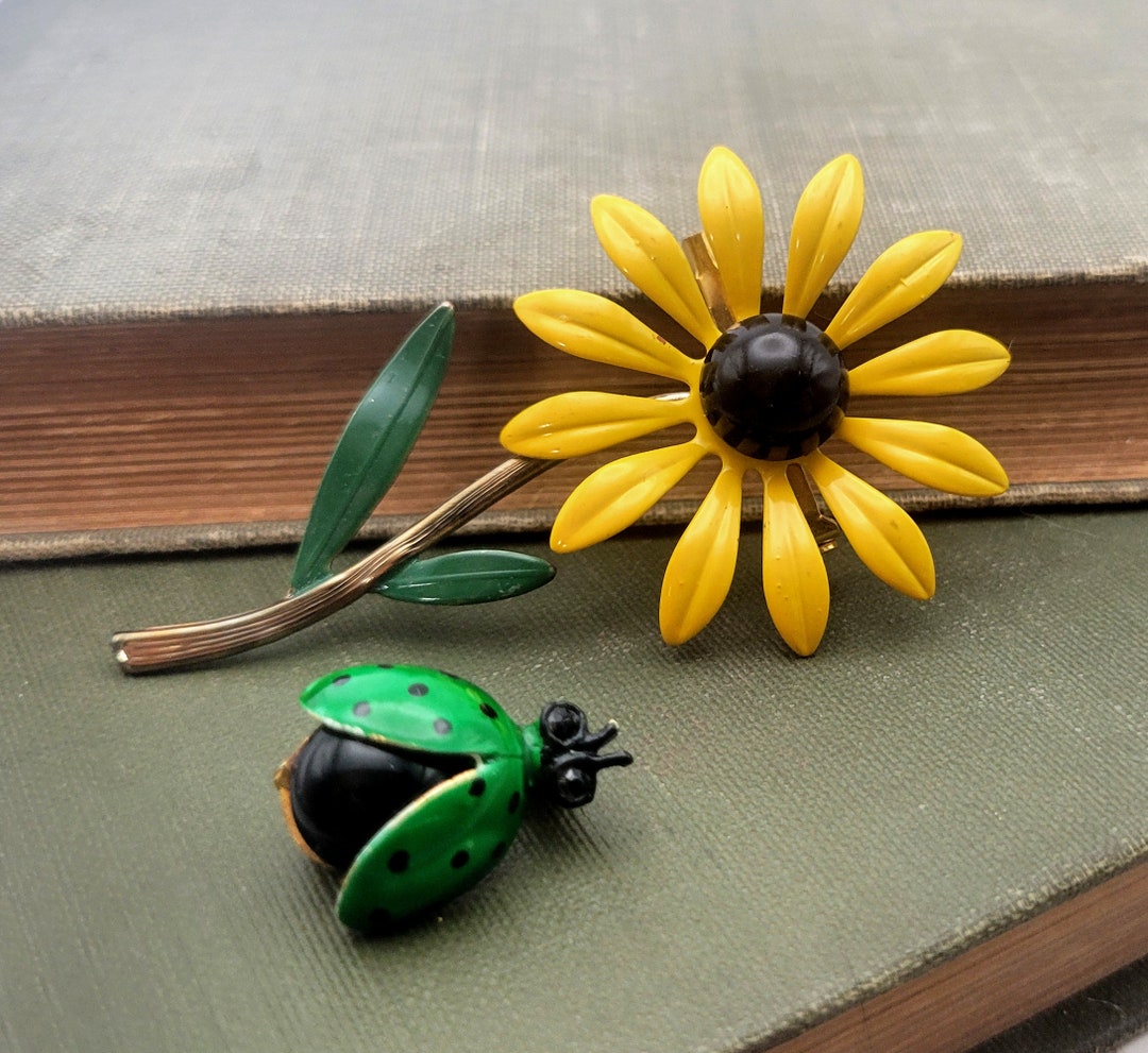 Vintage Yellow Daisy Flower and Green Ladybug Pins / Set of Two / Retro ...