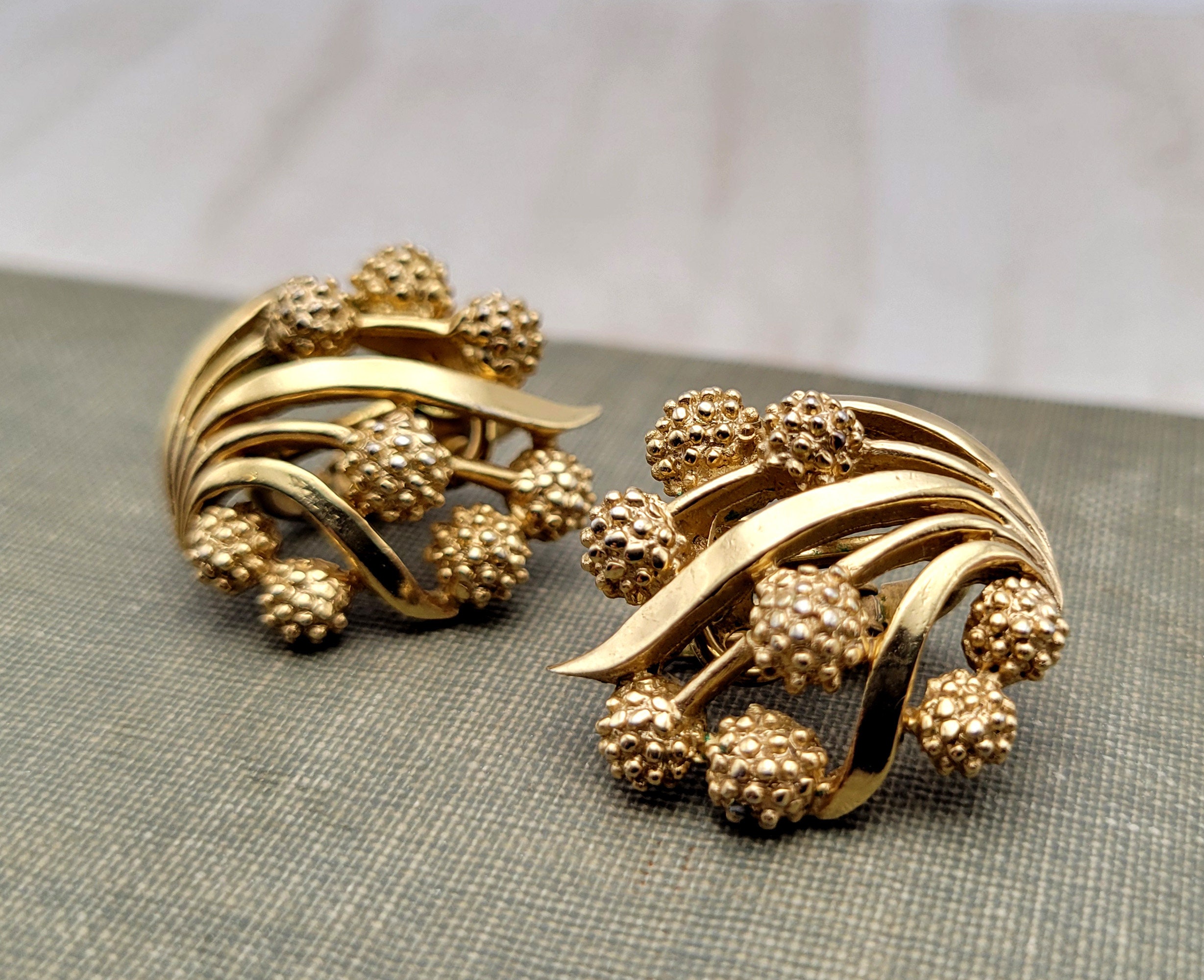 Vintage Trifari Gold Floral Clip-on Earrings - Etsy