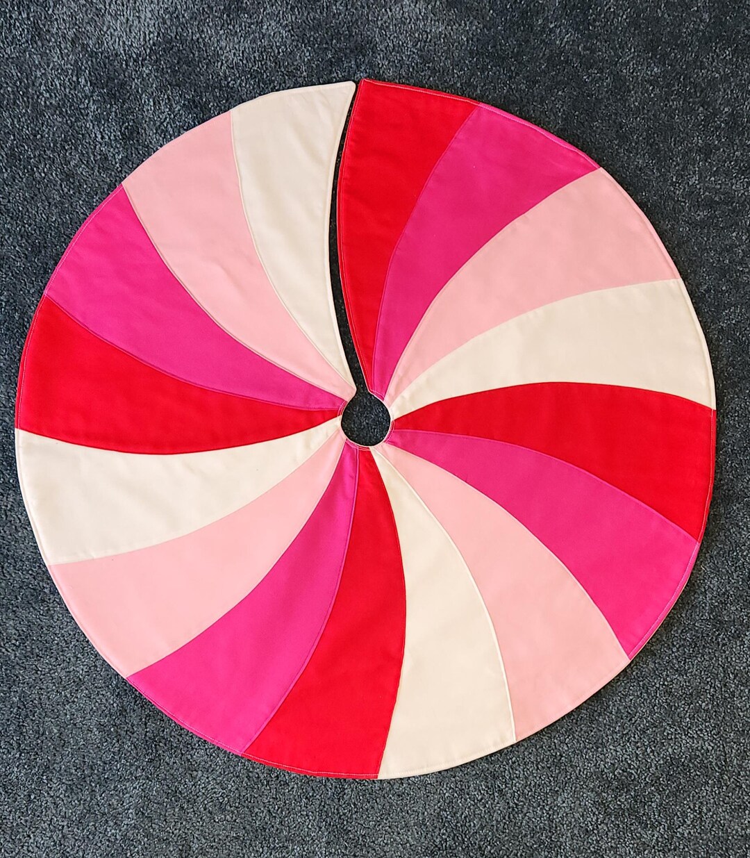 Peppermint Swirl Handmade Quilted Tree Skirt. 26" CT 1238 - Etsy