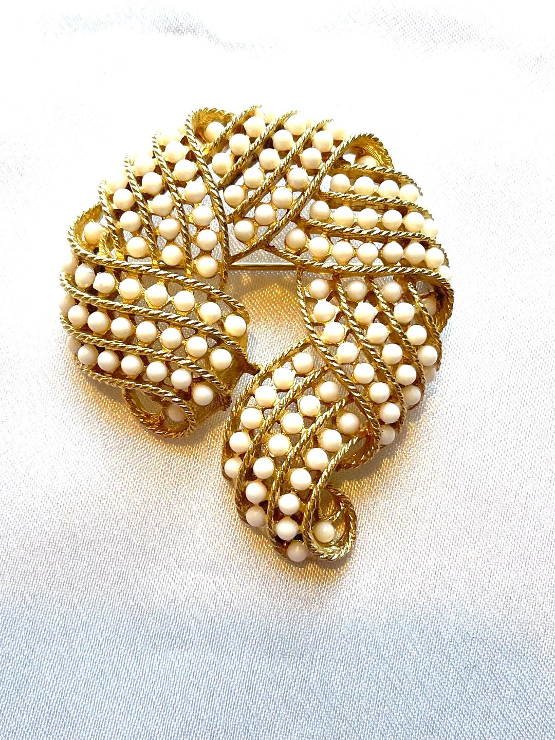 Weiss Signed Milk-glass and Gold Toned Swirl Design Brooch - Etsy