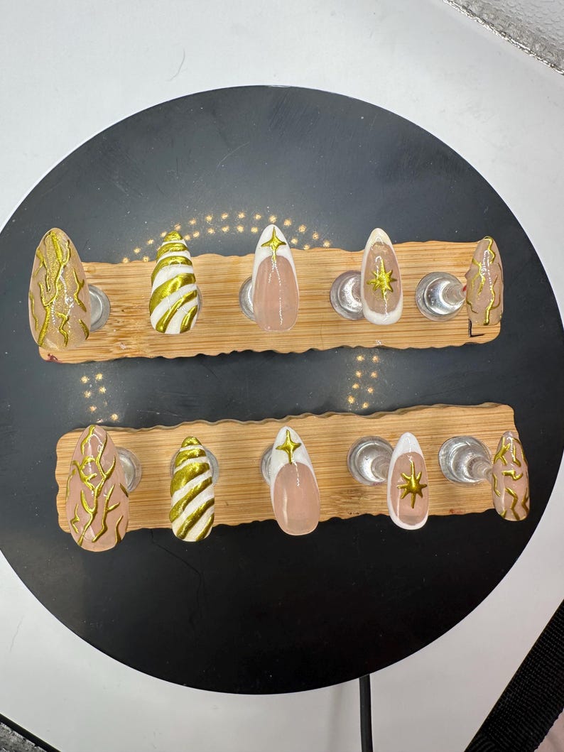 Golden K-pop Demon Hunters Press-on Nails | Hand Painted Reusable ...