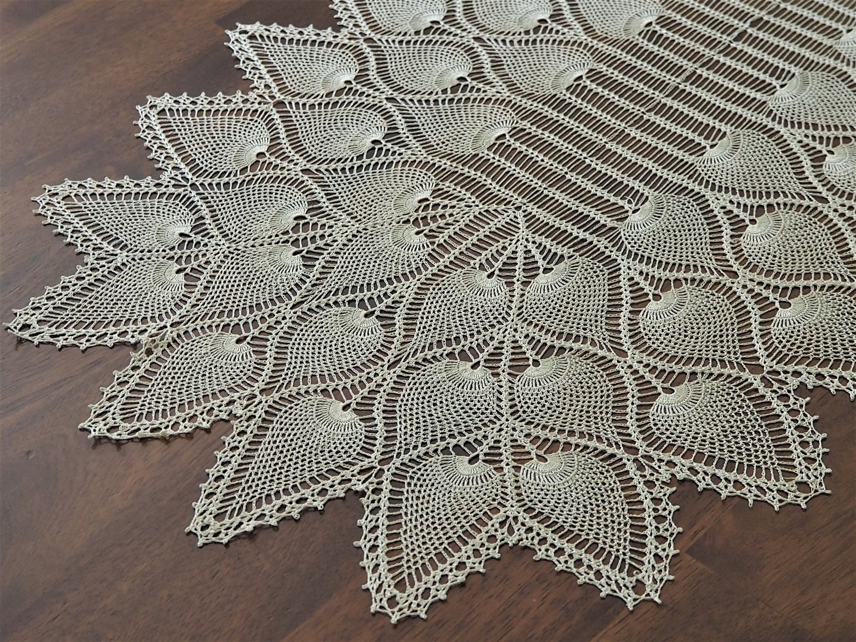 Pineapple Doily Table Runner, Vintage Doily Table Centerpiece, Lace ...