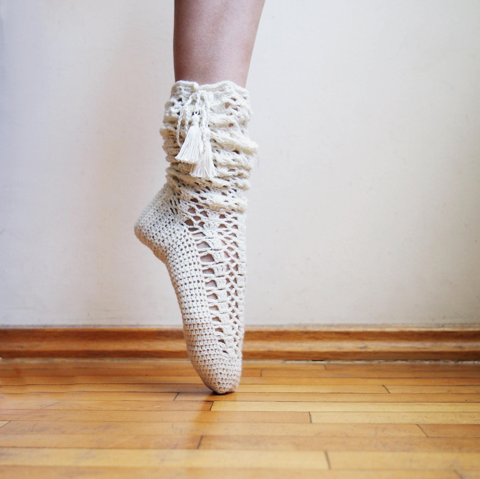 CROCHET PATTERN Fine Lace Knee High Woman Socks With Tassels | Etsy