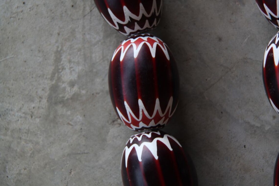Large Red & White African Chevron Bead / Oval 7-layer Chevron - Etsy
