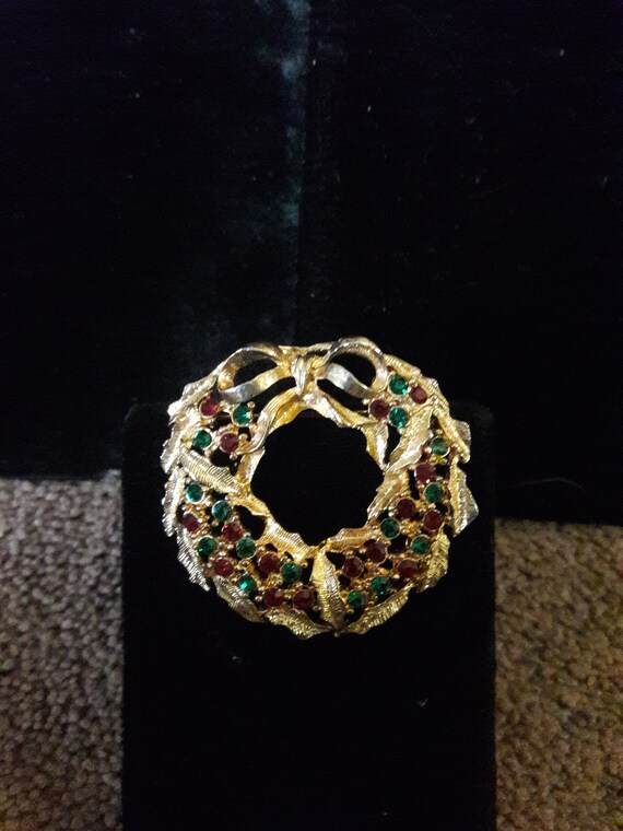 Vintage EISENBERG ICE Gold tone WREATH Red Green Rhin… - Gem