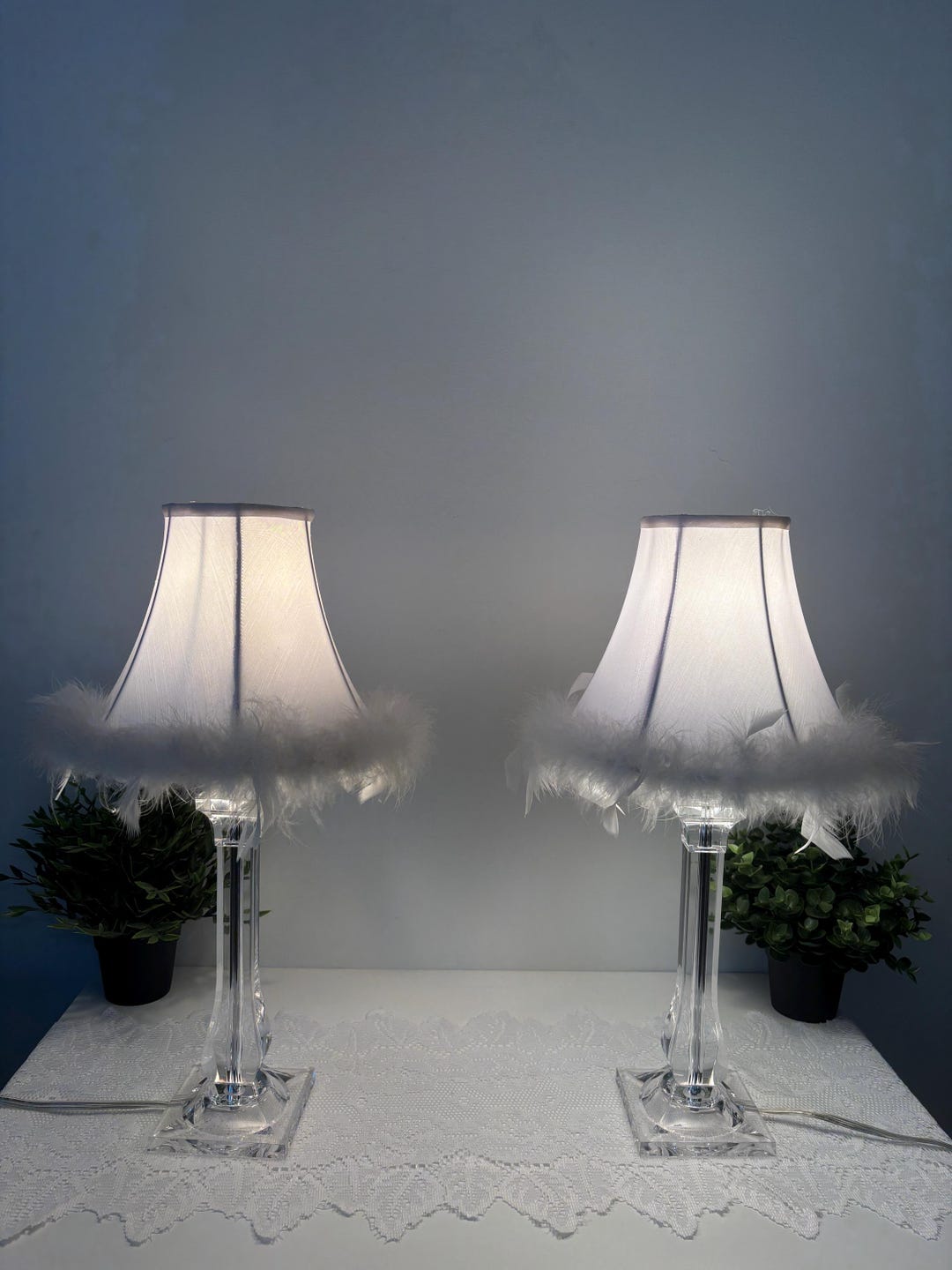 Set of 2 Table Lamps With Transparent Bases and White Fur-trimmed ...