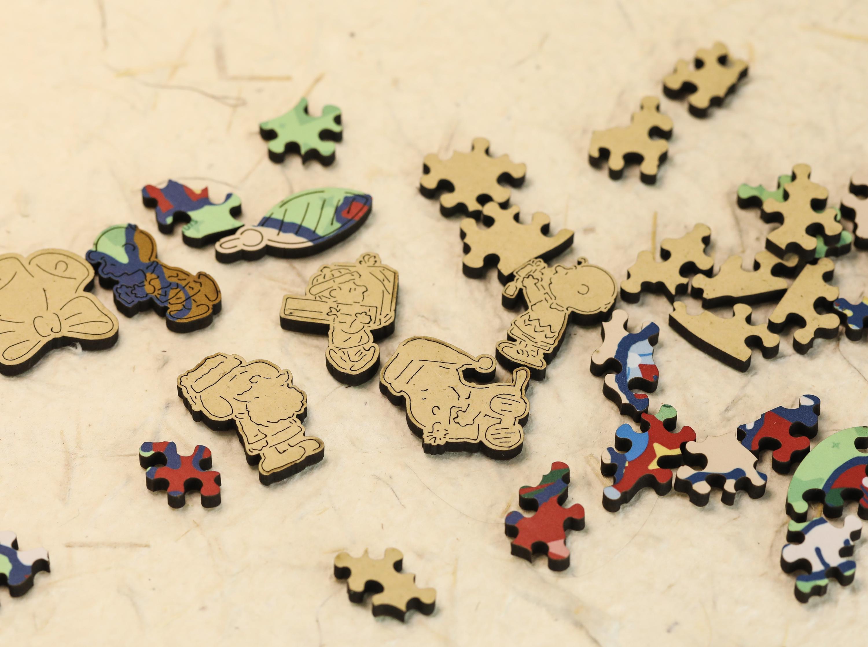 Snoopy & Charlie Brown Wooden Jigsaw Puzzles – 300 Pieces | Peanuts ...