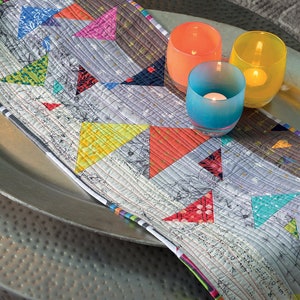 Book - Table-runner Roundup Compiled by Amelia Johnson - 13 Quilted ...