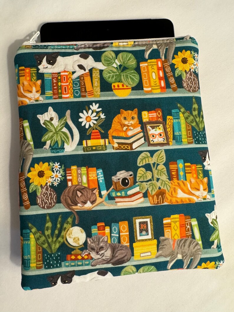 Kindle Paperwhite Books and Cats on Shelves//zippered Kindle Sleeve ...