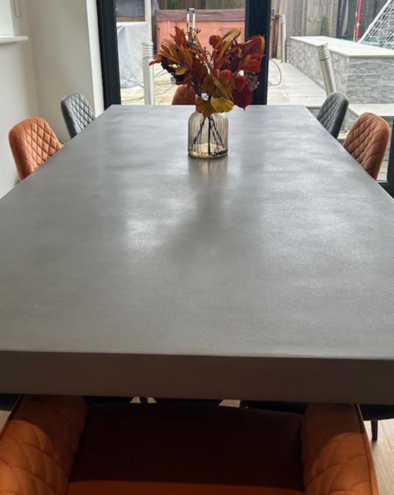 Concevez votre propre table à manger en béton poli Table à manger pour ...