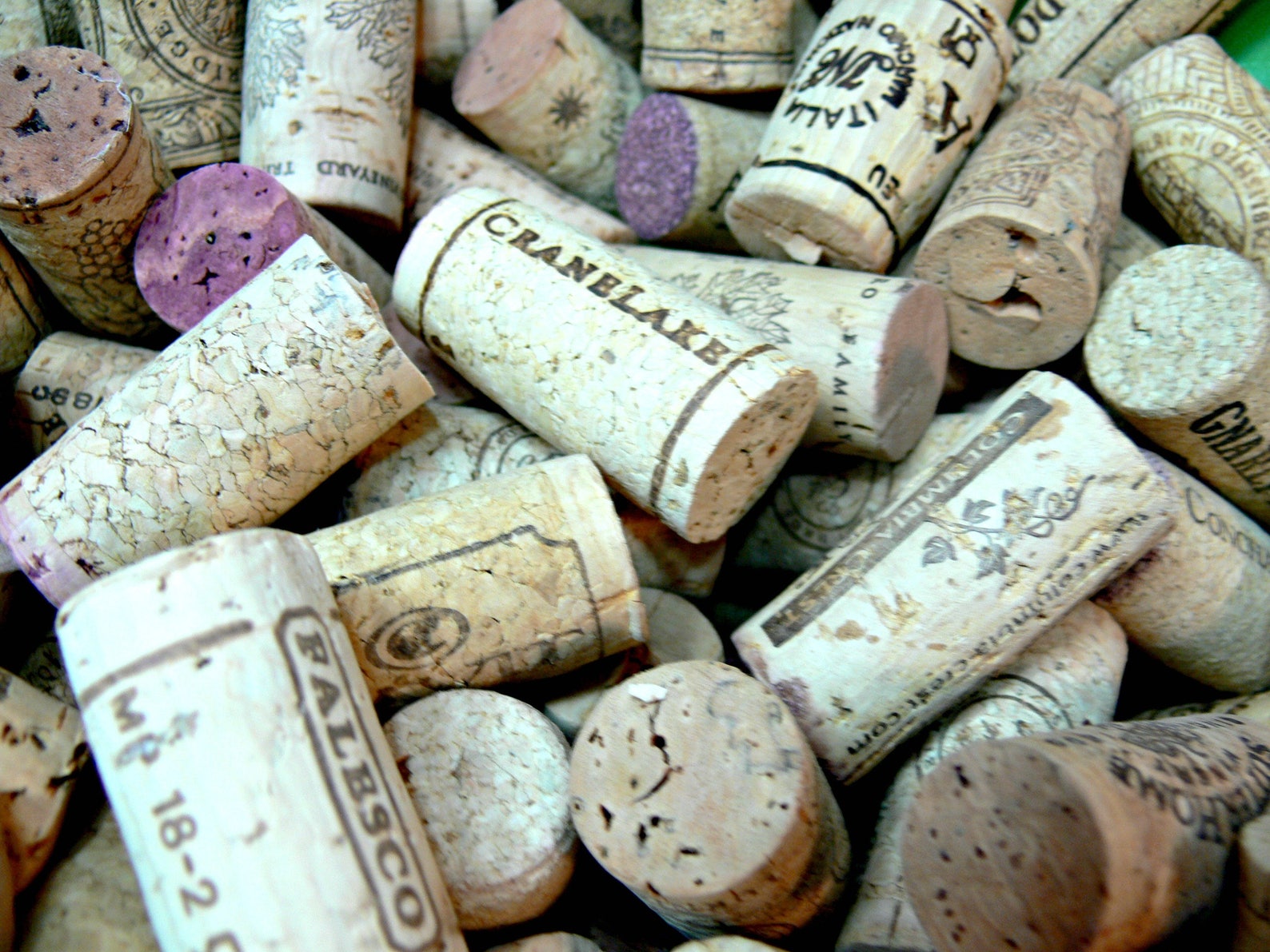 150 Wine Corks Used Real and Synthetic Cork Red Wine Stains | Etsy