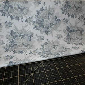 Marcus Fabrics. Steelworks. Purlin Cream - Low Volume Floral Bouquet ...