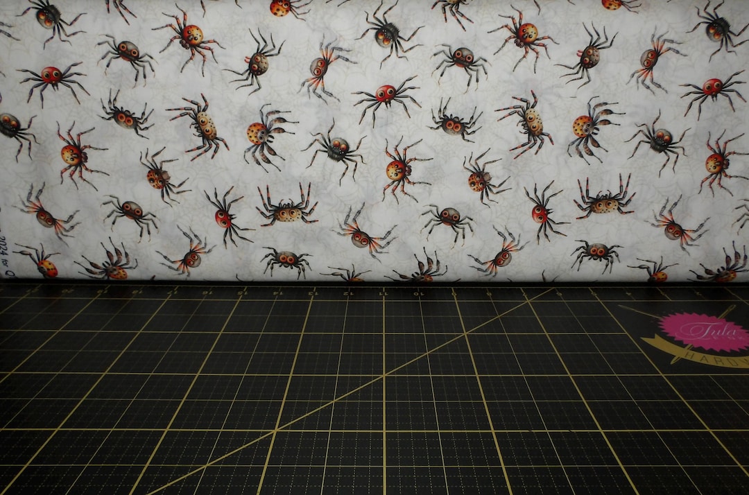 QT Fabrics. Jeepers Creepers. Spiders Cream - Etsy
