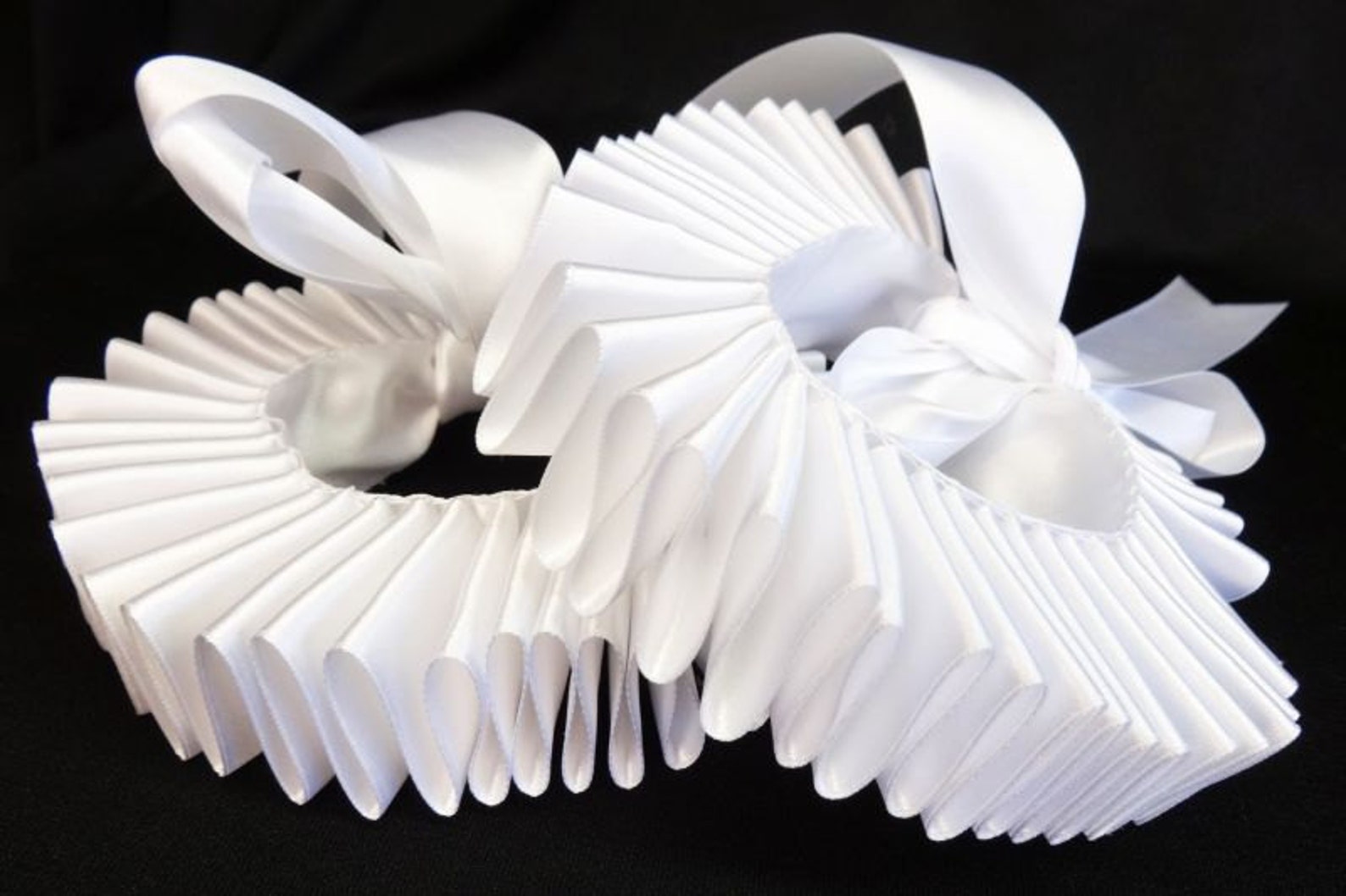 White and MORE COLORS Satin Wrist Ruffs Ruffled Arm Bands Elizabethan ...