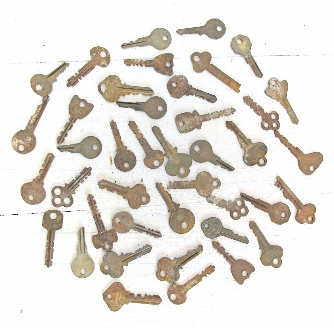 Bundle of 40 Vintage Keys Aged Patina Keys Bundle Sale - Etsy
