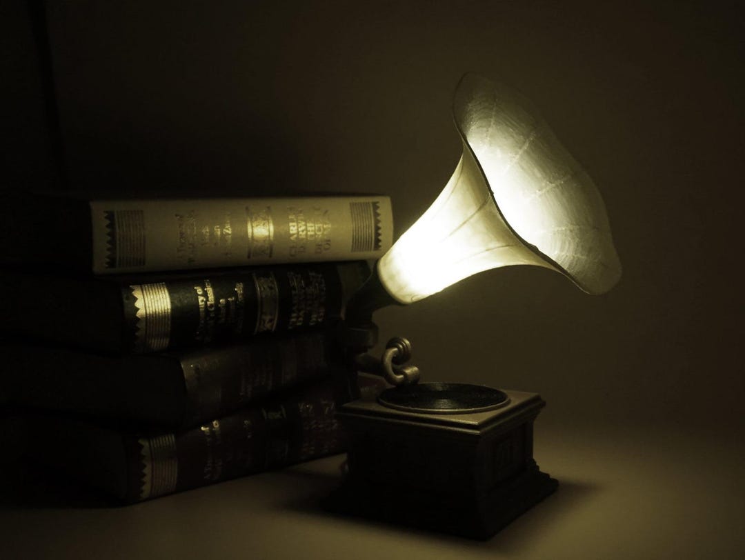 Vintage Gramophone Style Table Lamp - Retro Decorative Night Light ...