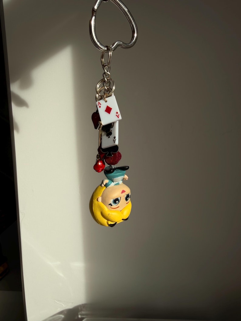 Doorables Alice in Wonderland Keychain – Alice Charm With Playing Cards ...