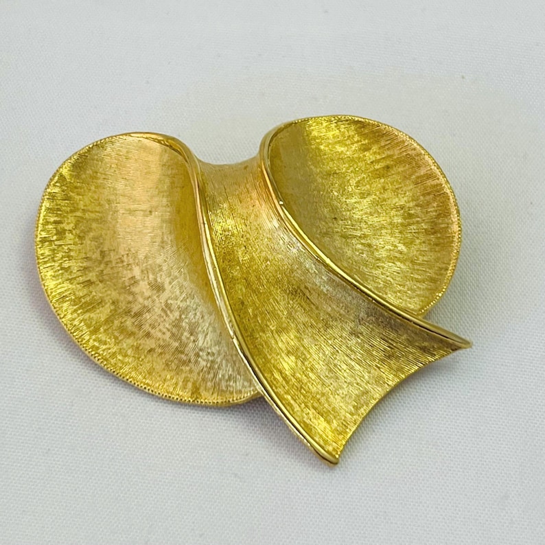 Vintage Jonette Jewelry (JJ) Abstract Brooch - Textured Gold Tone ...