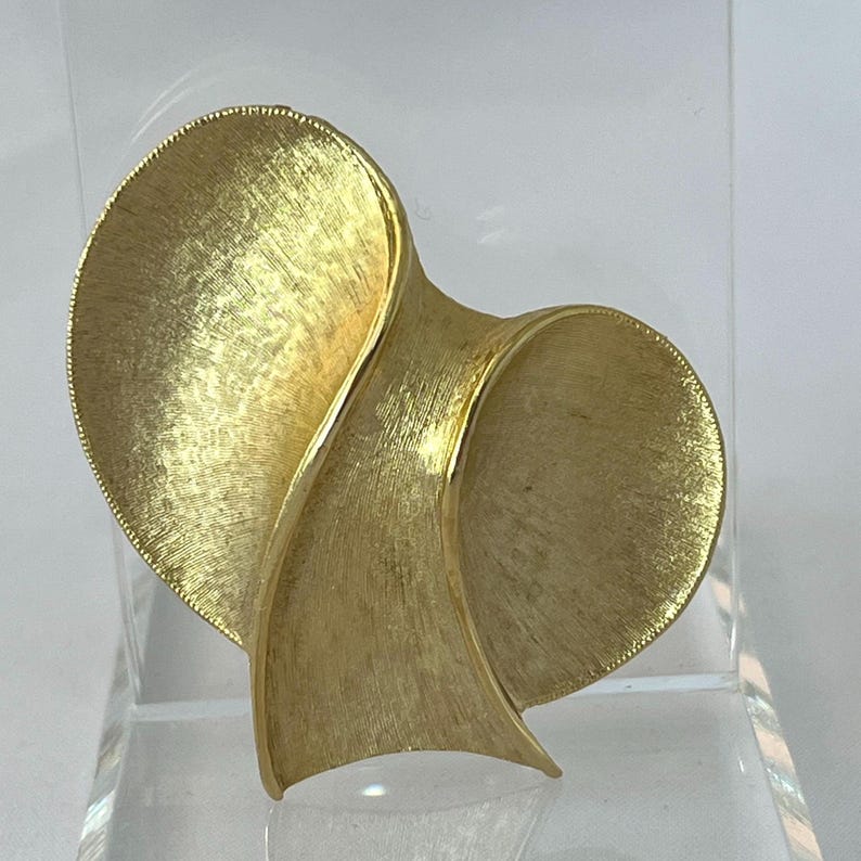 Vintage Jonette Jewelry (JJ) Abstract Brooch - Textured Gold Tone ...