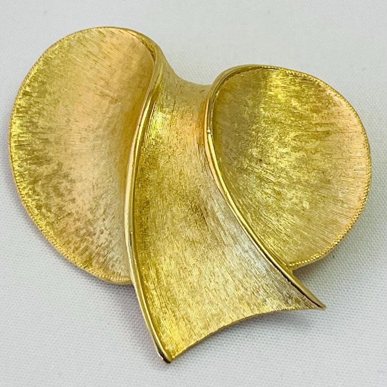 Vintage Jonette Jewelry (JJ) Abstract Brooch - Textured Gold Tone ...