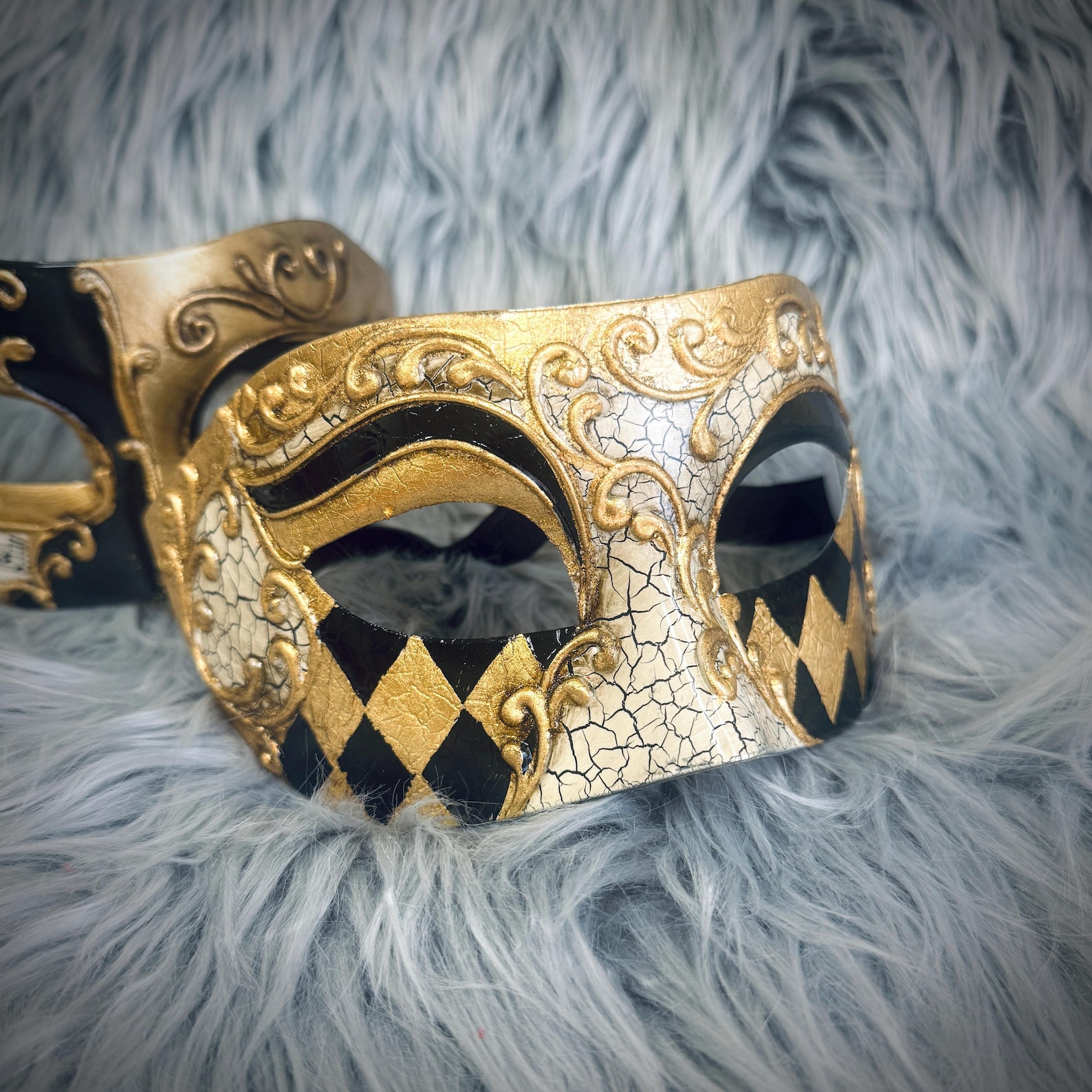 Men's Black & Gold Masquerade Eye Mask : Mardi Gras , Halloween ...