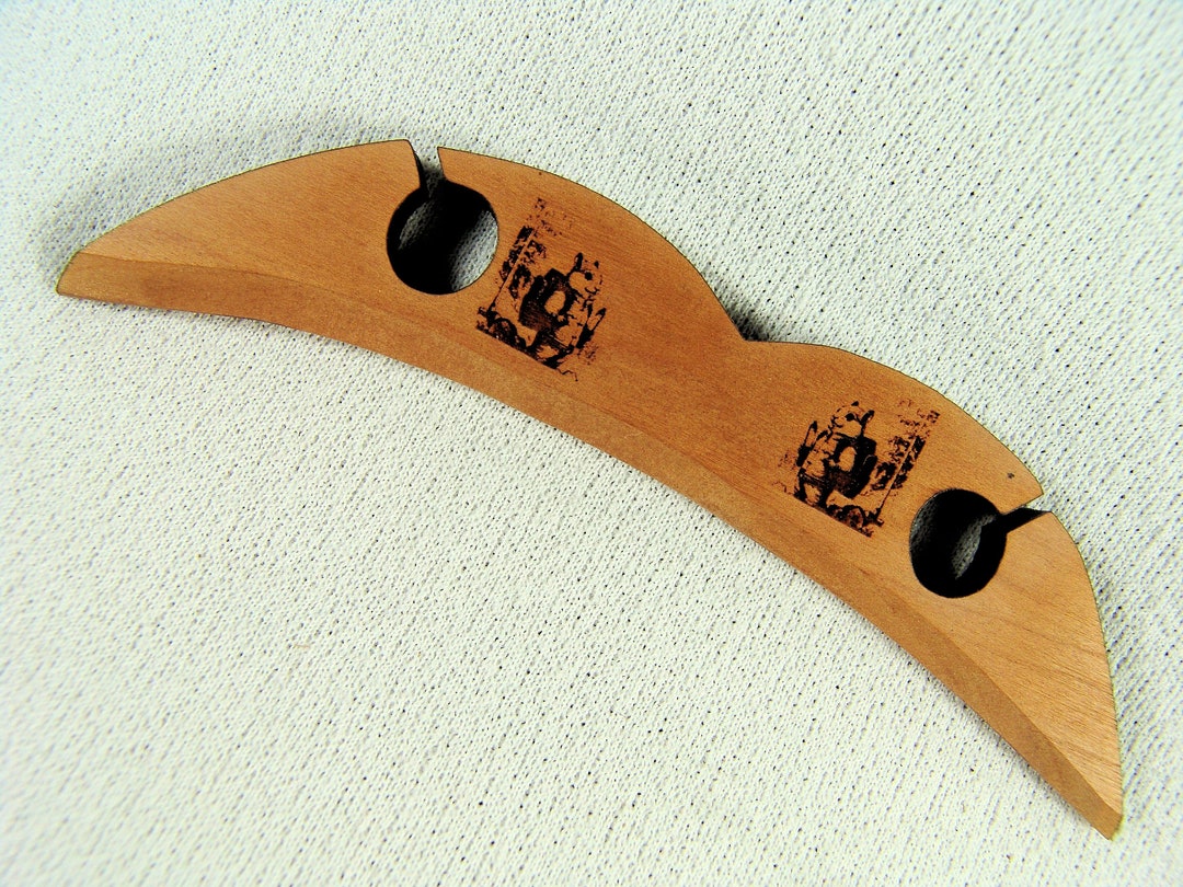 A Short Sword Form Shuttle for Traditional Scandinavian Tape Weaving ...
