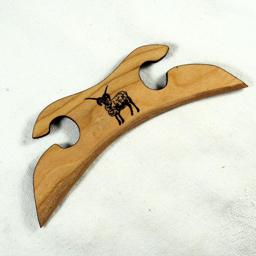 A Short Sword Form Shuttle for Traditional Scandinavian Tape Weaving ...