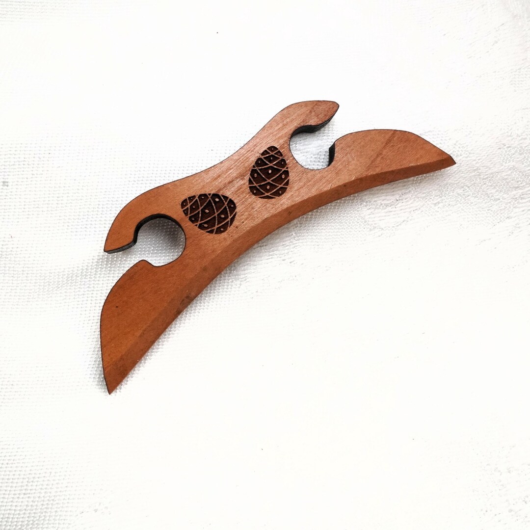 A Short Sword Form Shuttle for Traditional Scandinavian Tape Weaving ...