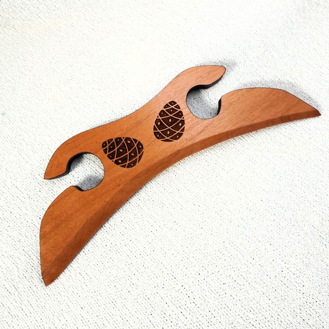 A Short Sword Form Shuttle for Traditional Scandinavian Tape Weaving ...