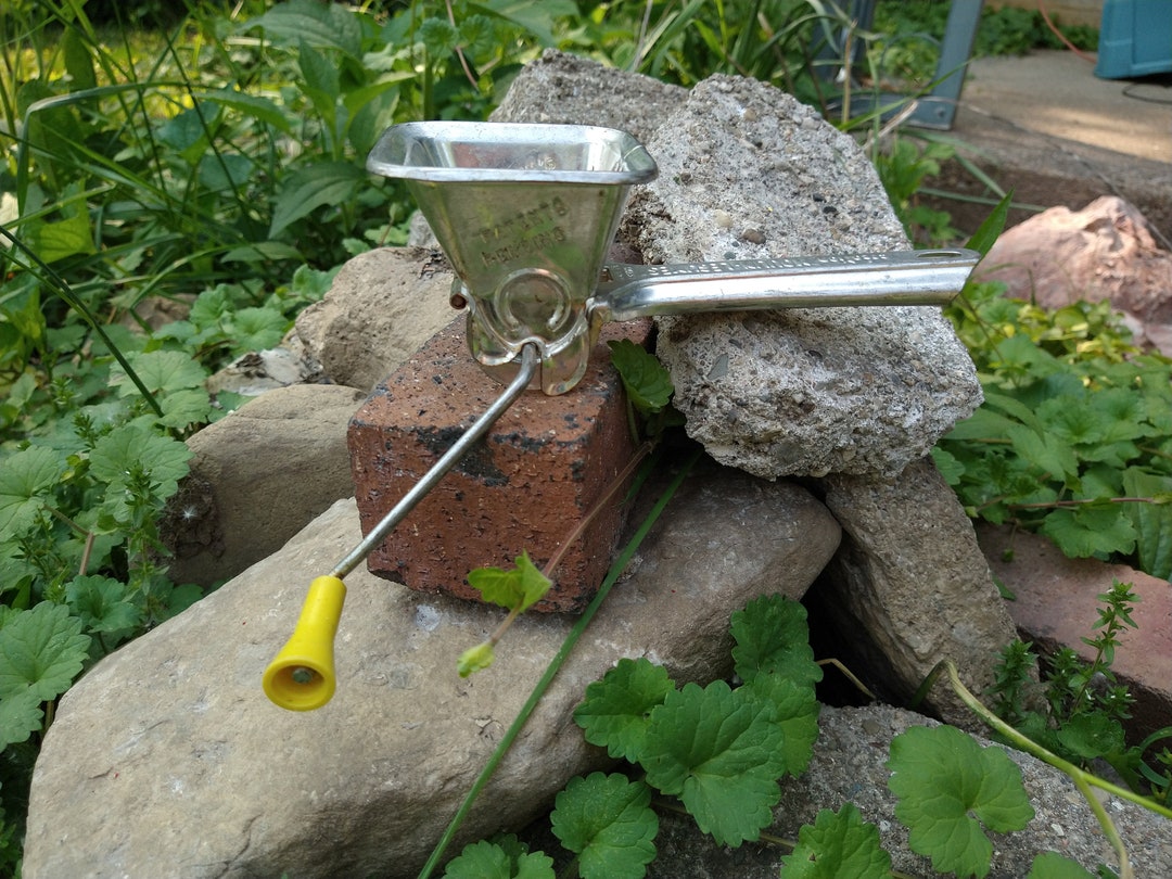 Moulin Legumes//french Nut Grinder//left Handed Chopper//vintage ...