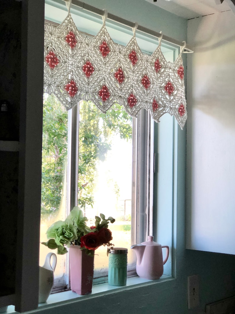 Crochet Pattern PDF for Petals on Point Valance Crochet - Etsy