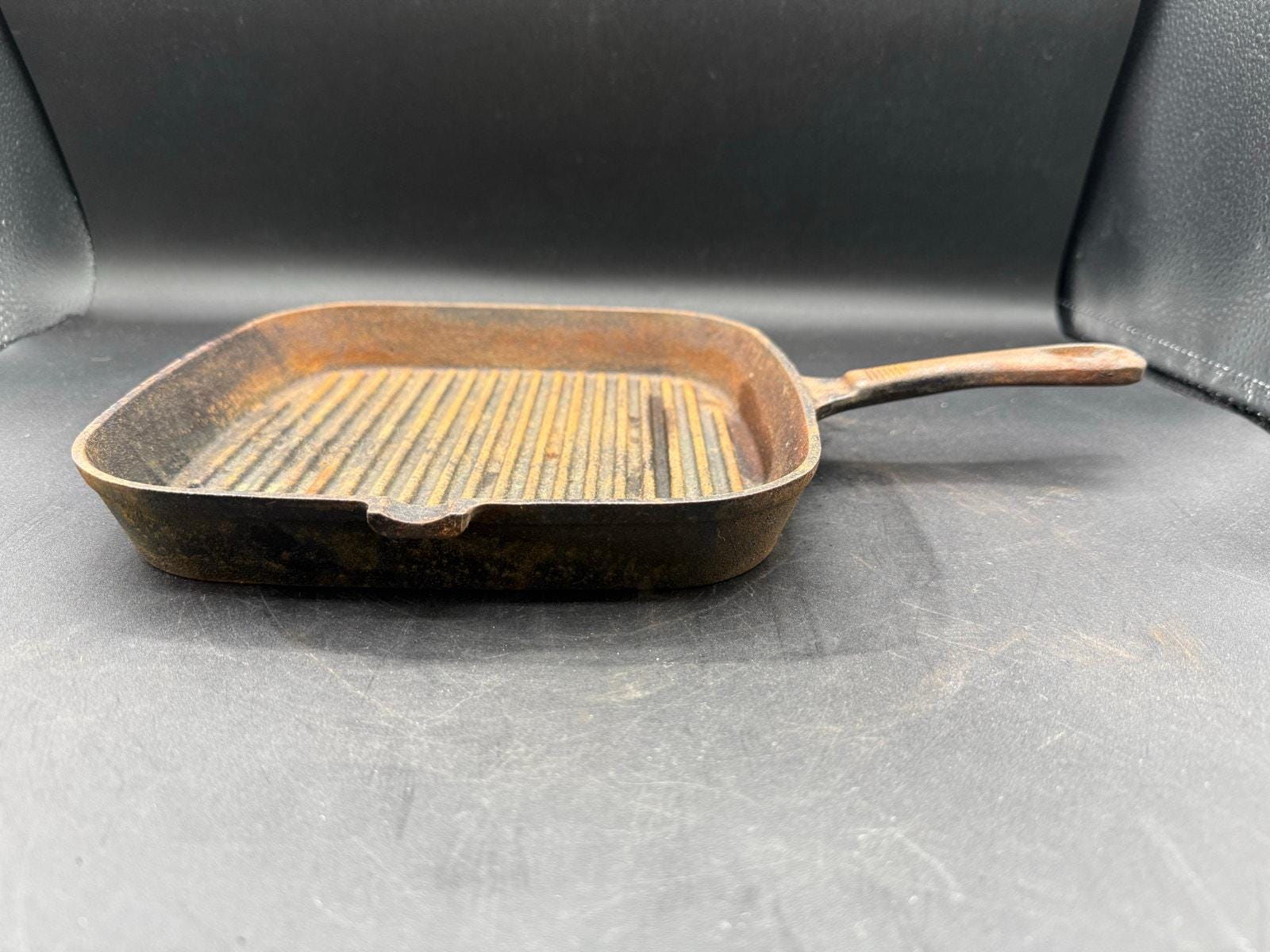 Vintage 9″ Cast Iron Ribbed Skillet/griddle - Etsy