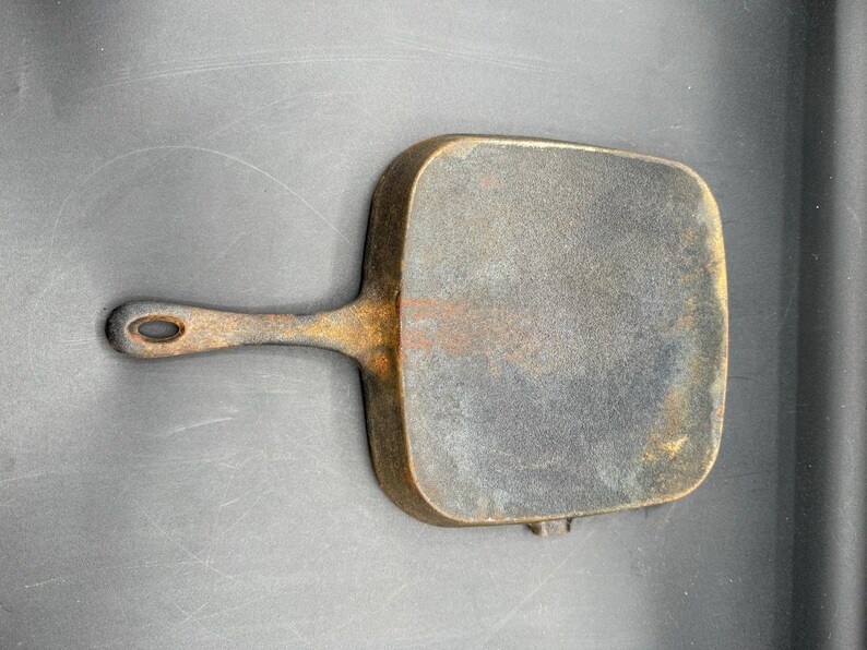 Vintage 9″ Cast Iron Ribbed Skillet/griddle - Etsy