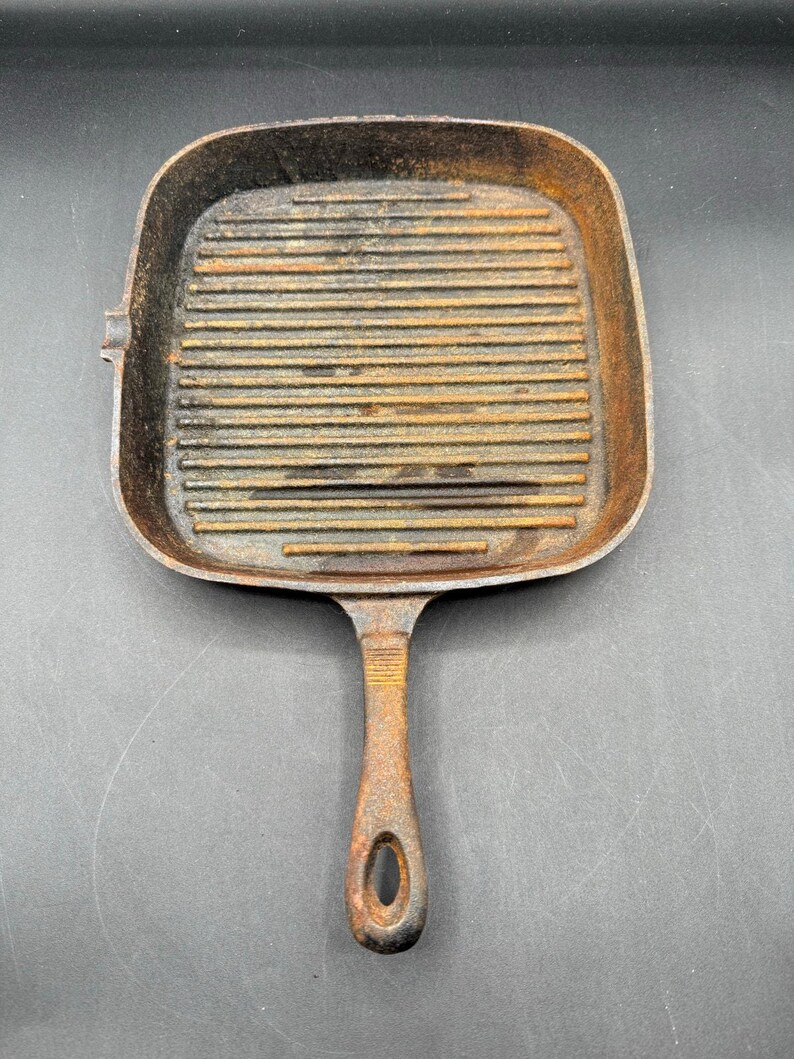 Vintage 9″ Cast Iron Ribbed Skillet/griddle - Etsy