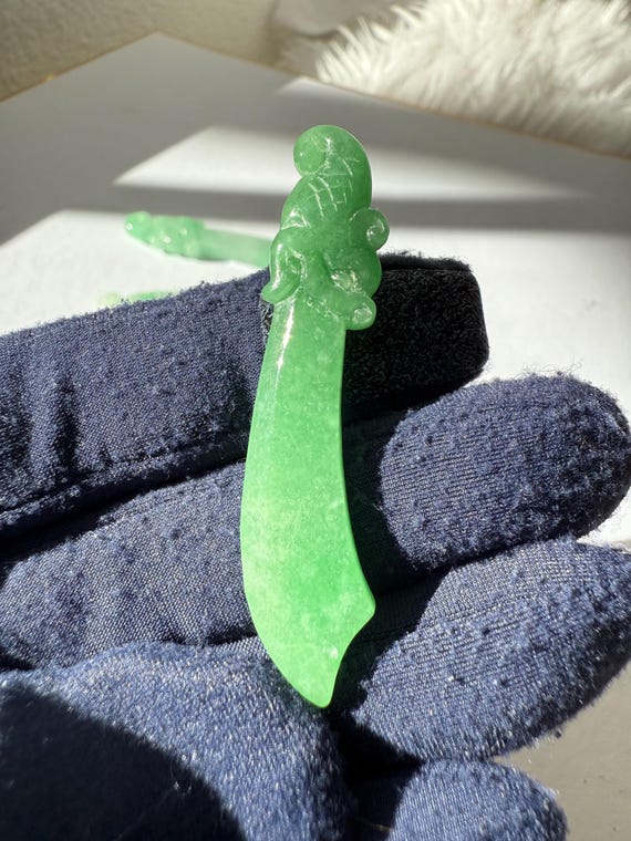 Natural Burmese Jadeite - Emperor’s Sword Pendant Han… - Gem