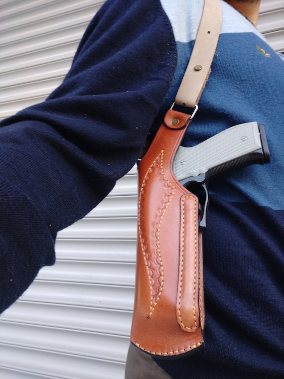 1911 Shoulder Holster Concealed