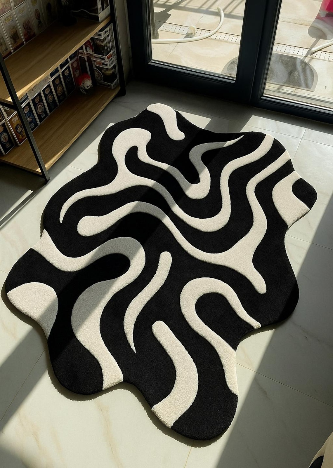 Hand-tufted Wool Rug: Black and White Abstract Wavy Design Wavy Pettern ...