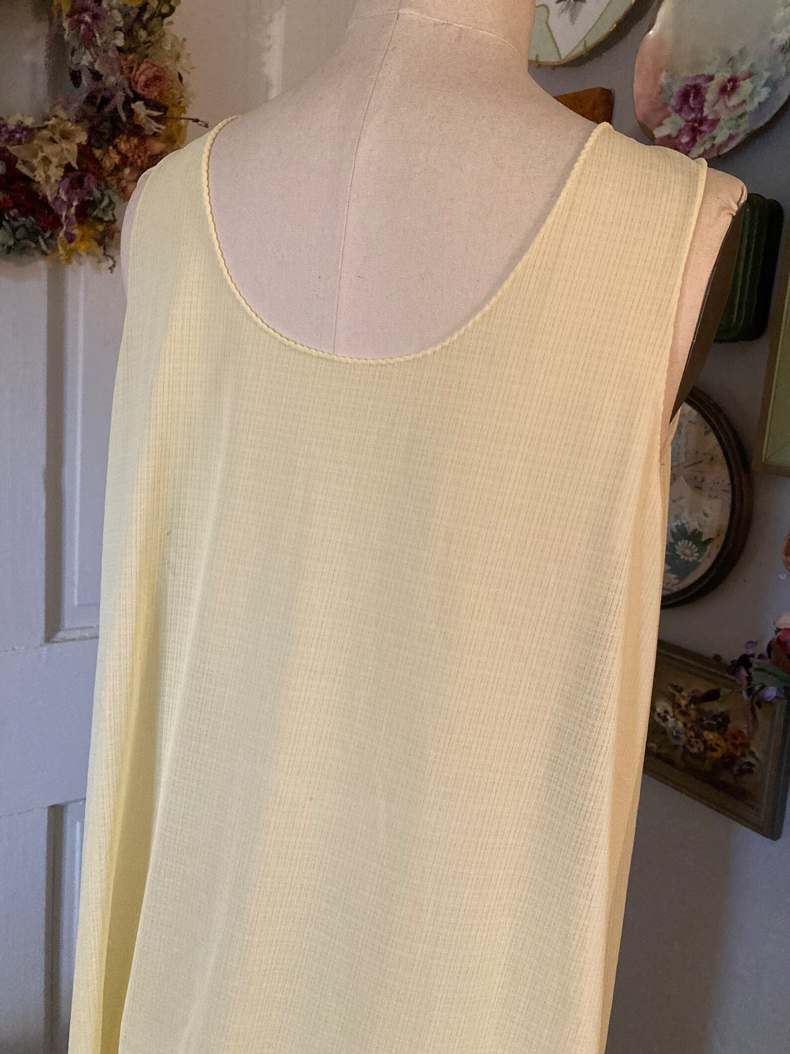 Negligee Vintage Yellow Negligee With Sash Tie Neck in Woven Pattern ...