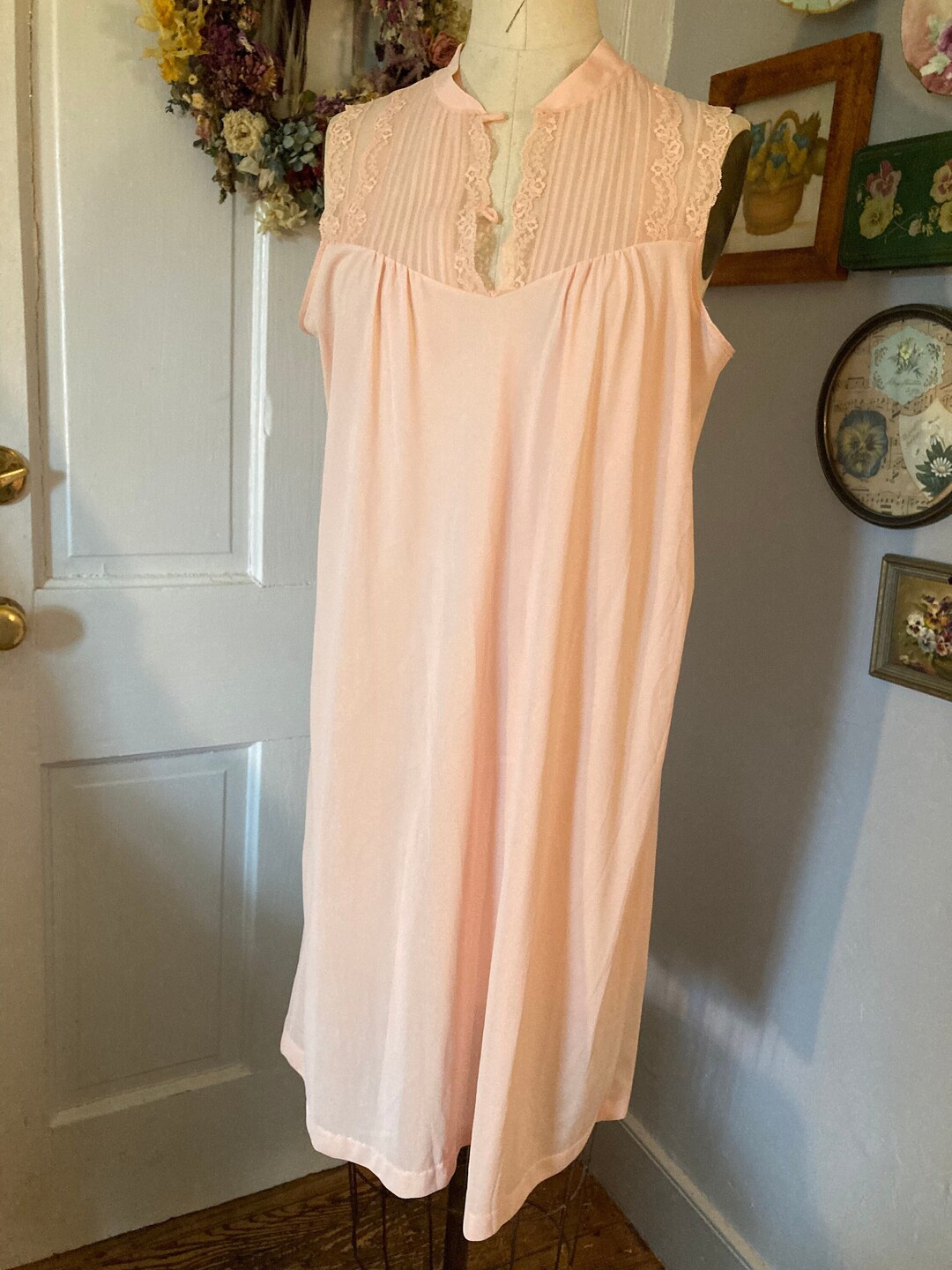Negligee Vintage Peach Negligee With Faux Button Placket and Pintuck ...