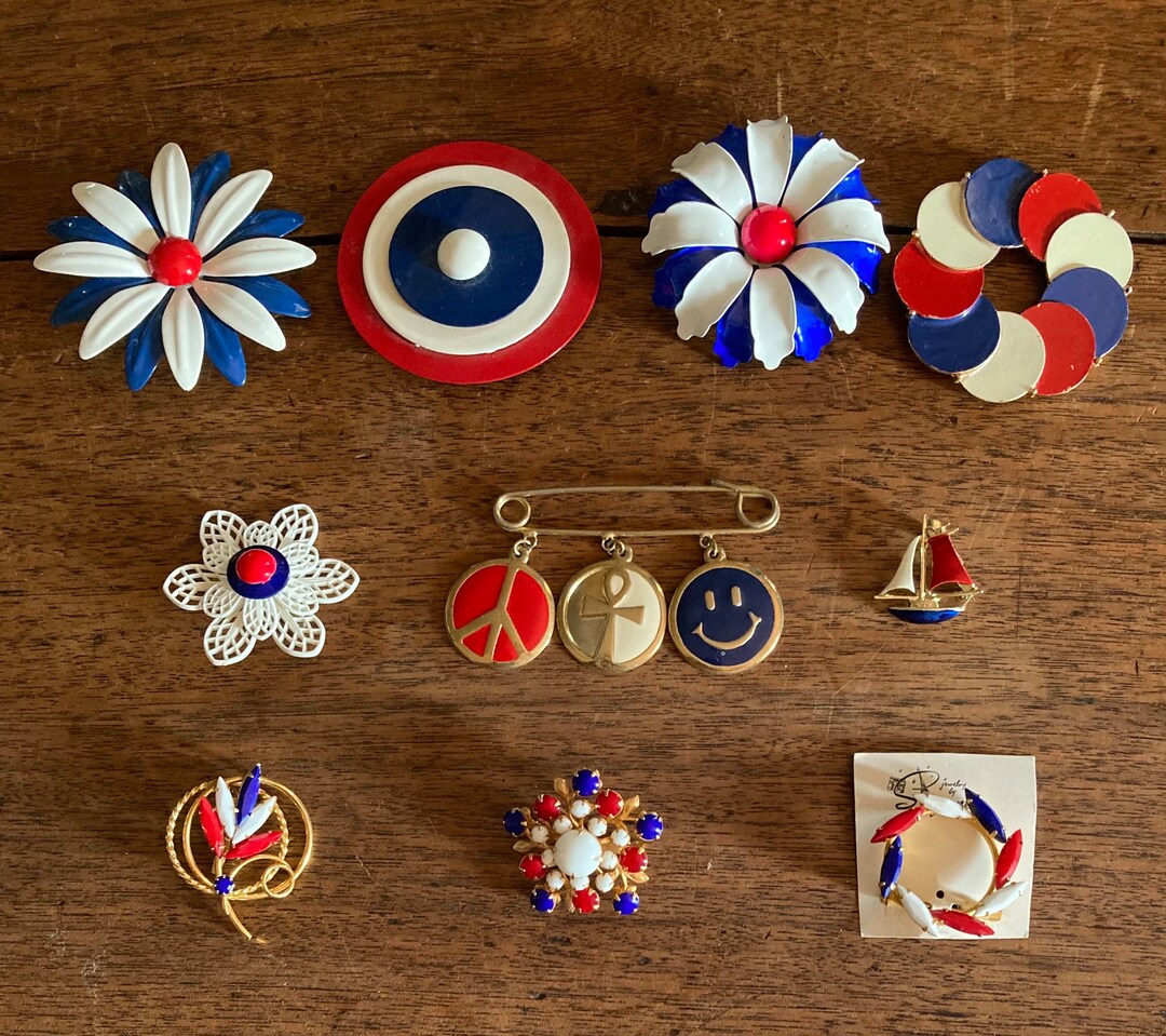 Vintage Brooch Red White Blue Gold Flower Power Target Kilt Pin Peace ...