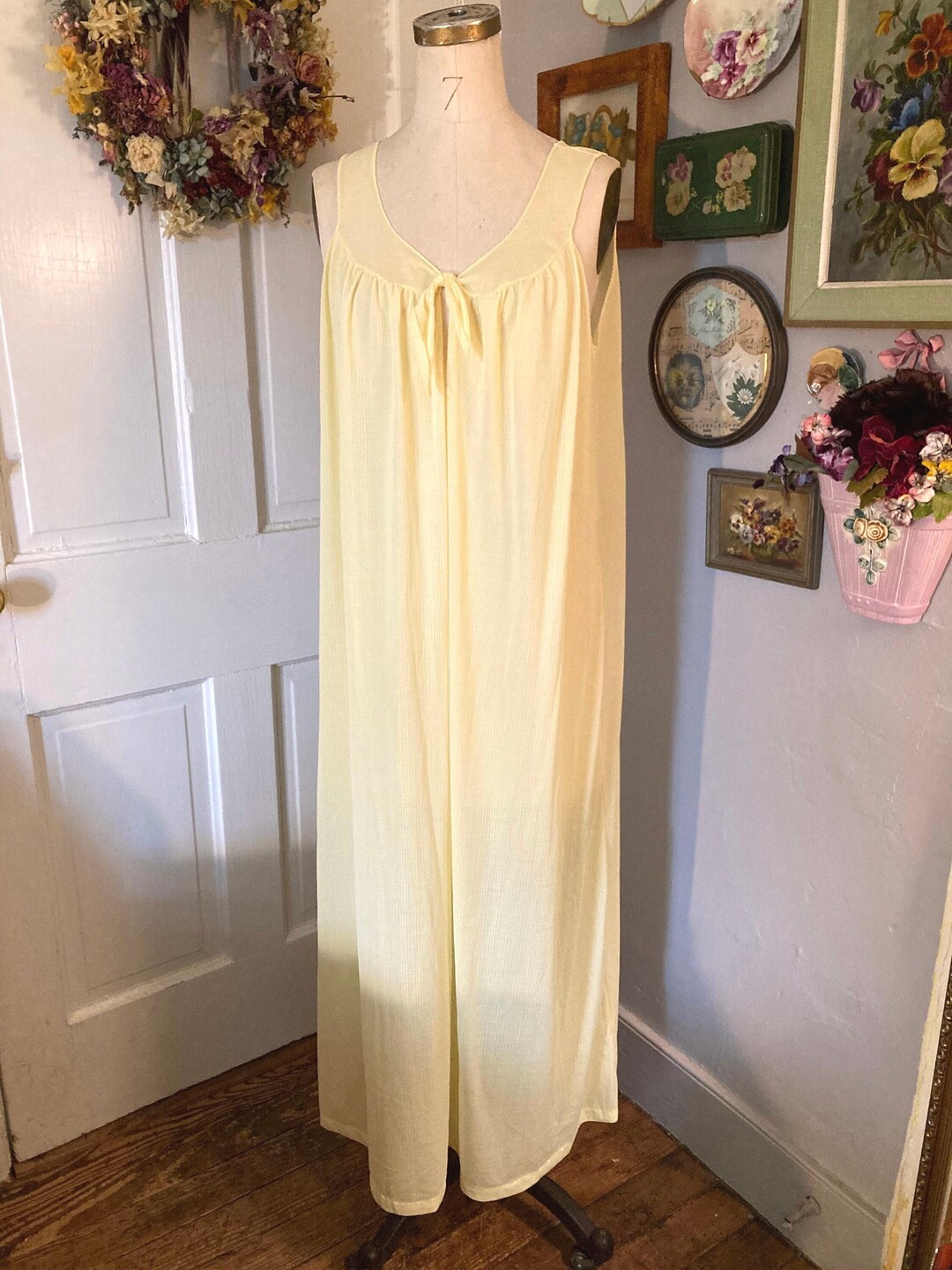 Negligee Vintage Yellow Negligee With Sash Tie Neck In Woven Pattern