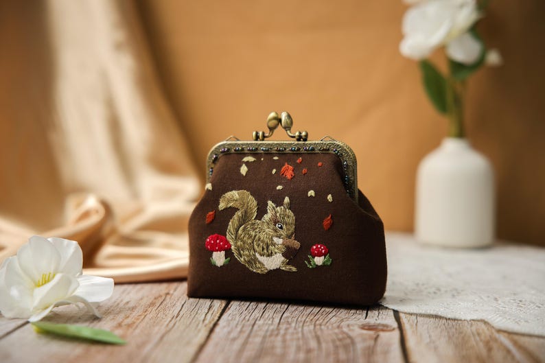 Hand Embroidered Kisslock Purse With Forest Animals, Linen Coin Bag ...