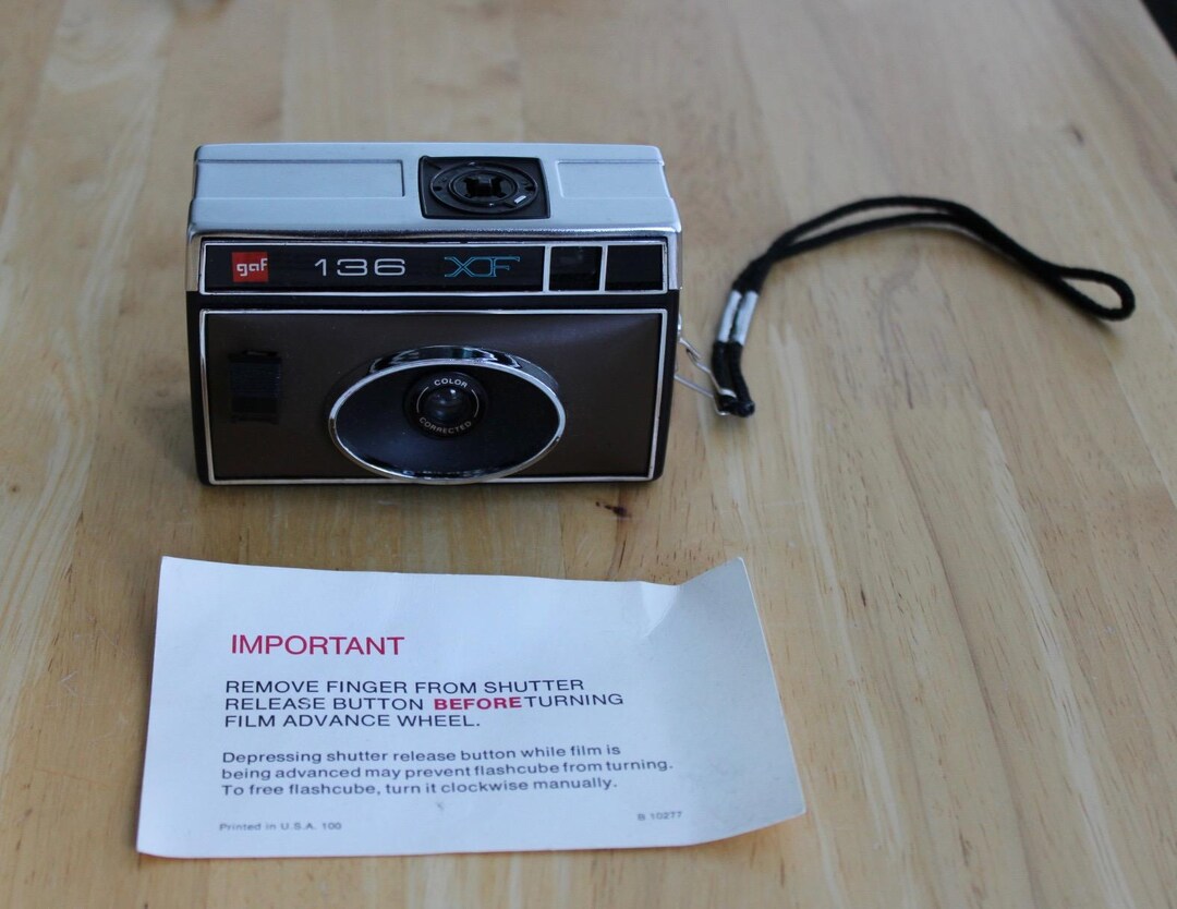 1970s GAF 136 XF 126 Film Camera: Retro Magicube Flash, Strap & Pouch ...