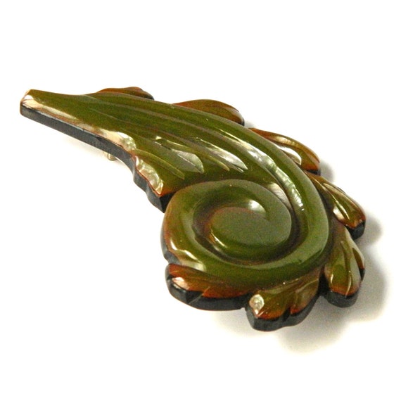 Vintage 1940s Layered Bakelite Leaf Brooch - Gem