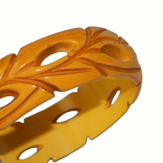 Vintage 1930s Carved and Pierced Bakelite Bangle Brac… - Gem