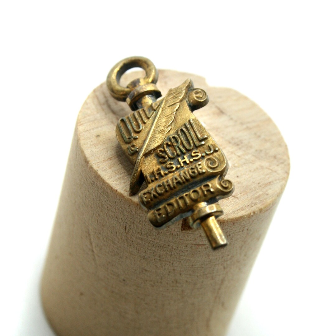 Quill & Scroll Lapel Pin - the International Honor Society for High ...